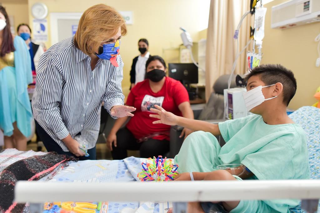 Visita Maru Campos el Hospital Infantil de Especialidades por el Día de la Niñez; reitera su ...